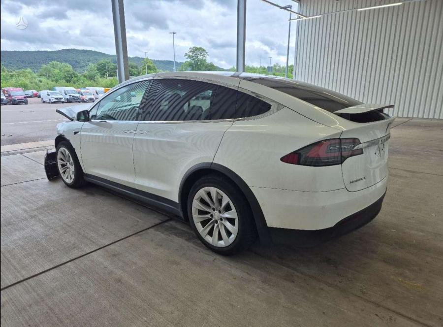 Balts Tesla Model X 2018 Klaipėda, ar dzinēja tilpumu 0.00 L un nobraukumu 47 tūkst. km par 12400 €, foto 4 vietnē AUTOMOTO.COM.LV