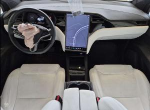 Balts Tesla Model X 2018 Klaipėda, ar dzinēja tilpumu 0.00 L un nobraukumu 47 tūkst. km par 12400 €, foto 6 vietnē AUTOMOTO.COM.LV