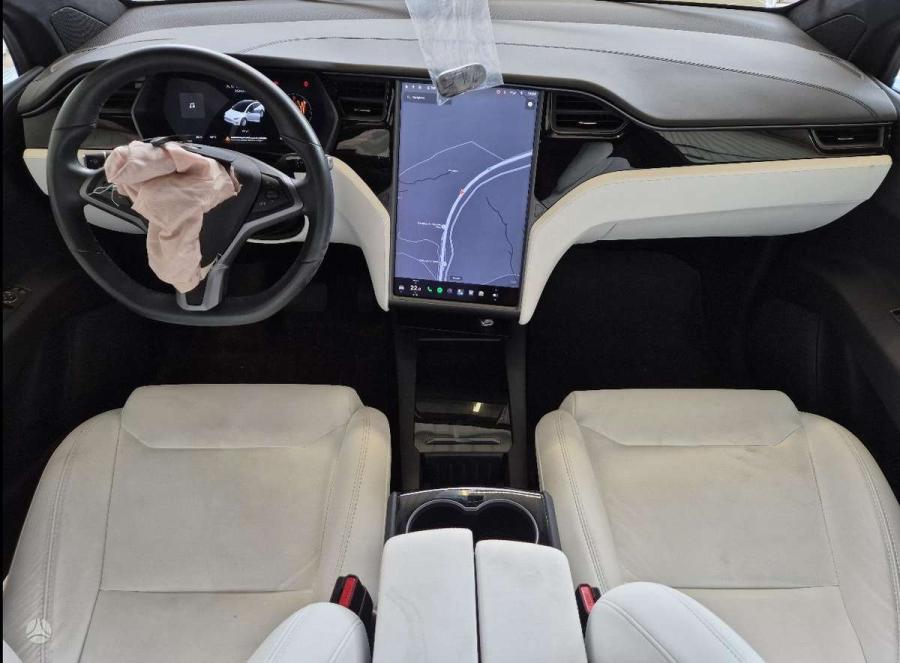 Balts Tesla Model X 2018 Klaipėda, ar dzinēja tilpumu 0.00 L un nobraukumu 47 tūkst. km par 12400 €, foto 6 vietnē AUTOMOTO.COM.LV