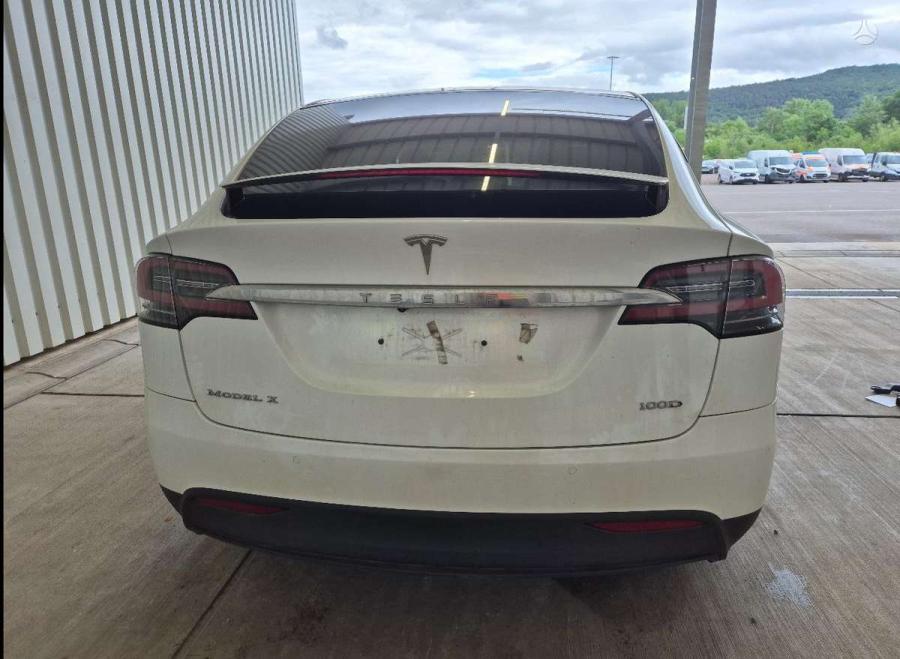 Balts Tesla Model X 2018 Klaipėda, ar dzinēja tilpumu 0.00 L un nobraukumu 47 tūkst. km par 12400 €, foto 13 vietnē AUTOMOTO.COM.LV