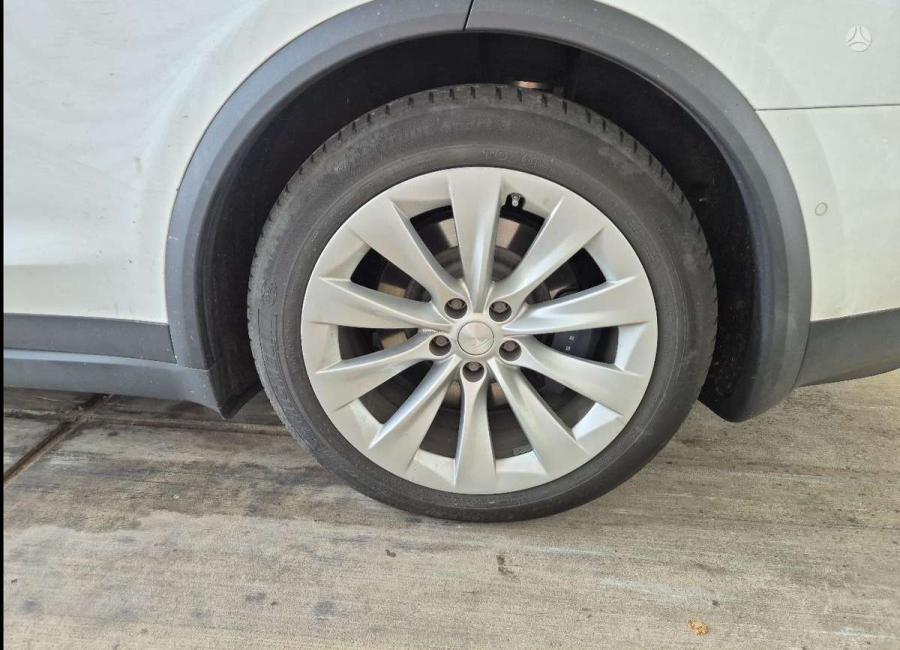 Balts Tesla Model X 2018 Klaipėda, ar dzinēja tilpumu 0.00 L un nobraukumu 47 tūkst. km par 12400 €, foto 14 vietnē AUTOMOTO.COM.LV
