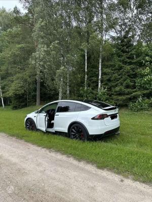 White Tesla Model X 2018 in Plunge, with an engine capacity of 0.00 L and mileage of 193 thousand km for 23900 €, photo 3 on AUTOMOTO.COM.LV