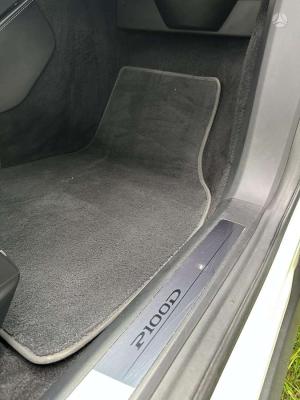 White Tesla Model X 2018 in Plunge, with an engine capacity of 0.00 L and mileage of 193 thousand km for 23900 €, photo 10 on AUTOMOTO.COM.LV