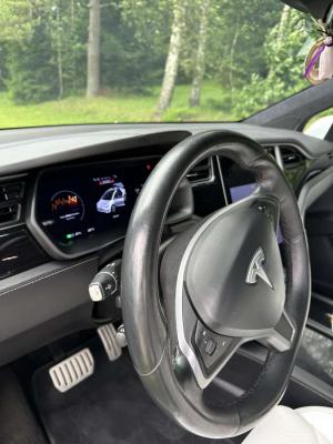 White Tesla Model X 2018 in Plunge, with an engine capacity of 0.00 L and mileage of 193 thousand km for 23900 €, photo 13 on AUTOMOTO.COM.LV