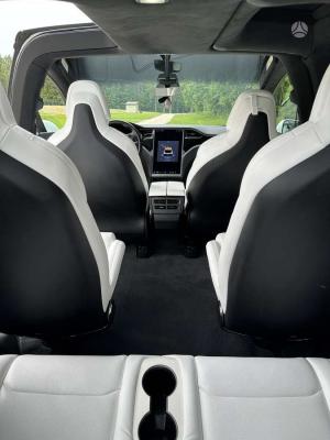 White Tesla Model X 2018 in Plunge, with an engine capacity of 0.00 L and mileage of 193 thousand km for 23900 €, photo 16 on AUTOMOTO.COM.LV