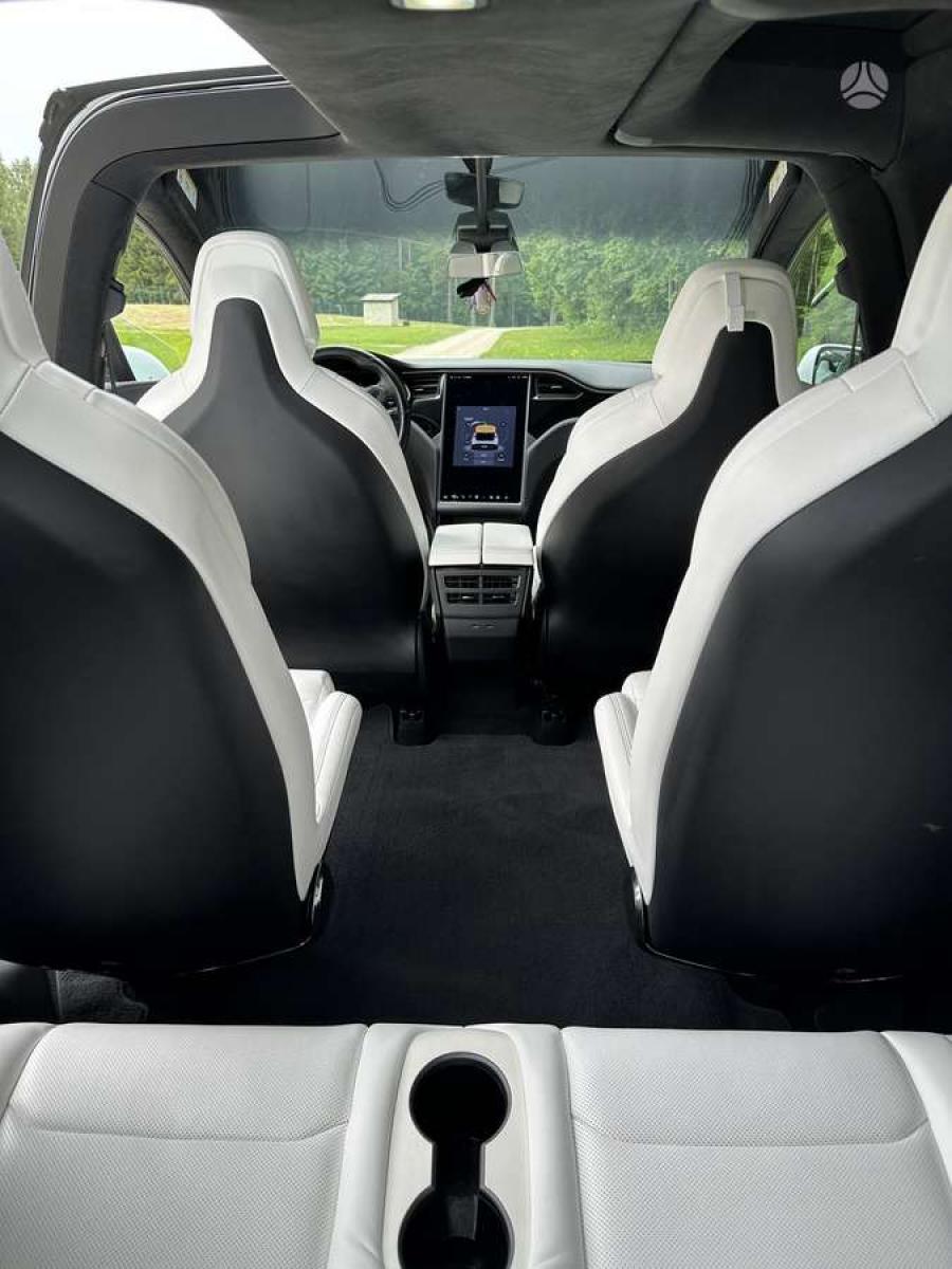 White Tesla Model X 2018 in Plunge, with an engine capacity of 0.00 L and mileage of 193 thousand km for 23900 €, photo 16 on AUTOMOTO.COM.LV