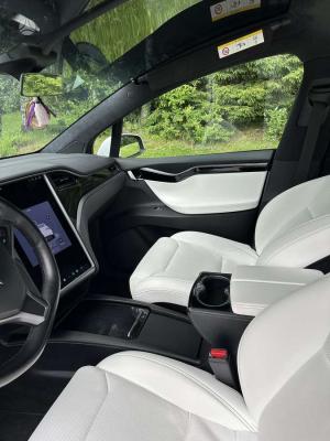 White Tesla Model X 2018 in Plunge, with an engine capacity of 0.00 L and mileage of 193 thousand km for 23900 €, photo 20 on AUTOMOTO.COM.LV