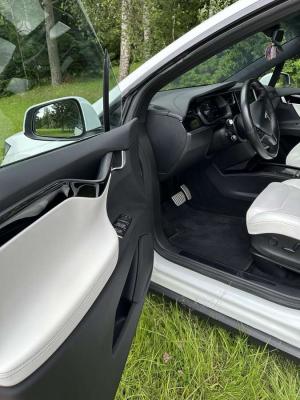 White Tesla Model X 2018 in Plunge, with an engine capacity of 0.00 L and mileage of 193 thousand km for 23900 €, photo 21 on AUTOMOTO.COM.LV