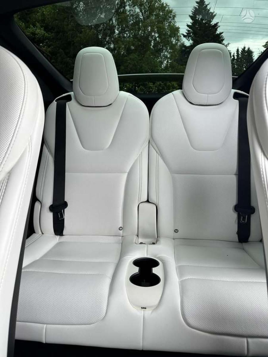 White Tesla Model X 2018 in Plunge, with an engine capacity of 0.00 L and mileage of 193 thousand km for 23900 €, photo 23 on AUTOMOTO.COM.LV