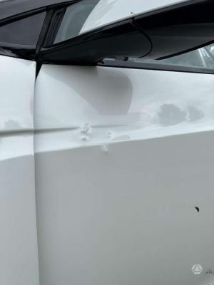White Tesla Model X 2018 in Plunge, with an engine capacity of 0.00 L and mileage of 193 thousand km for 23900 €, photo 24 on AUTOMOTO.COM.LV