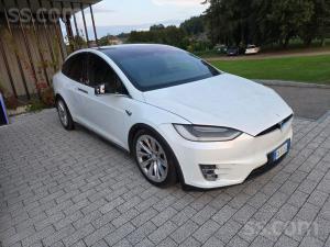 White Tesla Model X 2018 in Riga, with an engine capacity of 0.00 L and mileage of 165 thousand km for 20550 €, photo  on AUTOMOTO.COM.LV