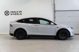 White Tesla Model X 2018 in Vilnius, with an engine capacity of 0.00 L and mileage of 112 thousand km for 24900 €, photo 4 on AUTOMOTO.COM.LV