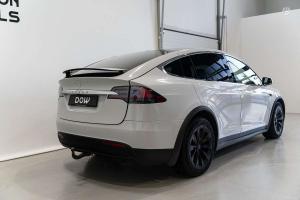 White Tesla Model X 2018 in Vilnius, with an engine capacity of 0.00 L and mileage of 112 thousand km for 24900 €, photo 6 on AUTOMOTO.COM.LV