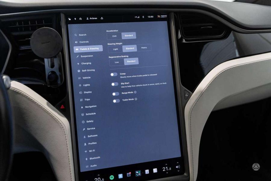 White Tesla Model X 2018 in Vilnius, with an engine capacity of 0.00 L and mileage of 112 thousand km for 24900 €, photo 25 on AUTOMOTO.COM.LV