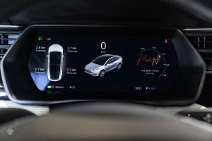 White Tesla Model X 2018 in Vilnius, with an engine capacity of 0.00 L and mileage of 112 thousand km for 24900 €, photo 30 on AUTOMOTO.COM.LV