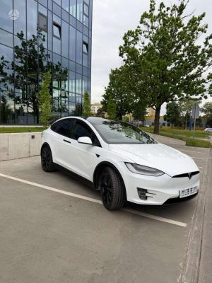 White Tesla Model X 2019 in Panevezys, with an engine capacity of 0.00 L and mileage of 175 thousand km for 33500 €, photo 4 on AUTOMOTO.COM.LV