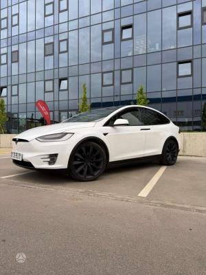 White Tesla Model X 2019 in Panevezys, with an engine capacity of 0.00 L and mileage of 175 thousand km for 33500 €, photo 5 on AUTOMOTO.COM.LV