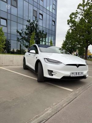 White Tesla Model X 2019 in Panevezys, with an engine capacity of 0.00 L and mileage of 175 thousand km for 33500 €, photo 7 on AUTOMOTO.COM.LV