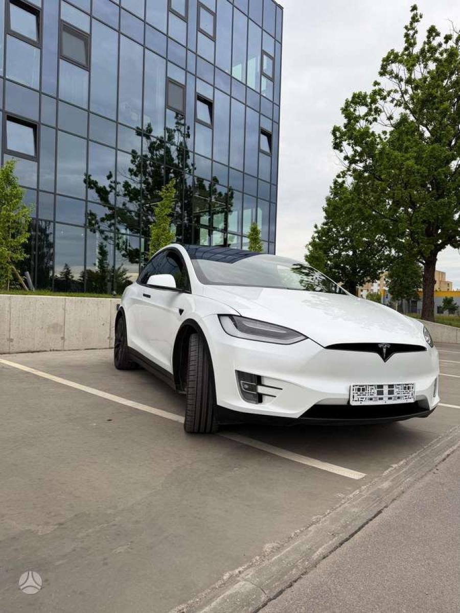 White Tesla Model X 2019 in Panevezys, with an engine capacity of 0.00 L and mileage of 175 thousand km for 33500 €, photo 8 on AUTOMOTO.COM.LV