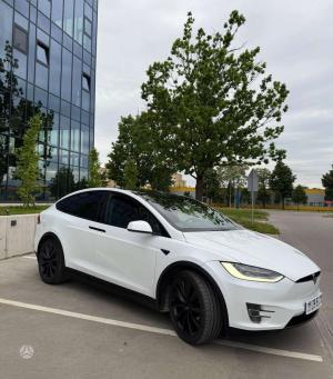 White Tesla Model X 2019 in Panevezys, with an engine capacity of 0.00 L and mileage of 175 thousand km for 33500 €, photo 9 on AUTOMOTO.COM.LV