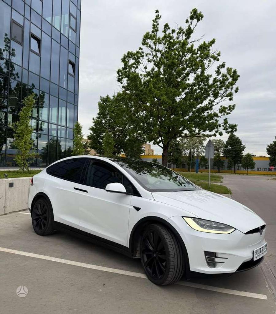 White Tesla Model X 2019 in Panevezys, with an engine capacity of 0.00 L and mileage of 175 thousand km for 33500 €, photo 9 on AUTOMOTO.COM.LV