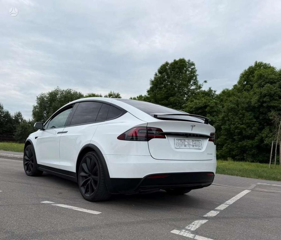 White Tesla Model X 2019 in Panevezys, with an engine capacity of 0.00 L and mileage of 175 thousand km for 33500 €, photo 10 on AUTOMOTO.COM.LV