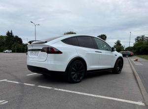 White Tesla Model X 2019 in Panevezys, with an engine capacity of 0.00 L and mileage of 175 thousand km for 33500 €, photo 11 on AUTOMOTO.COM.LV
