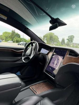 White Tesla Model X 2019 in Panevezys, with an engine capacity of 0.00 L and mileage of 175 thousand km for 33500 €, photo 13 on AUTOMOTO.COM.LV