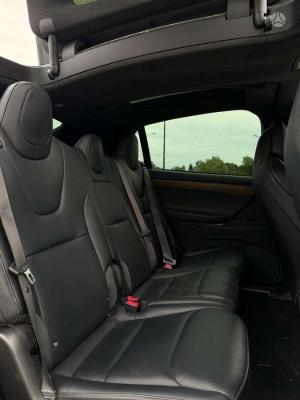 White Tesla Model X 2019 in Panevezys, with an engine capacity of 0.00 L and mileage of 175 thousand km for 33500 €, photo 14 on AUTOMOTO.COM.LV