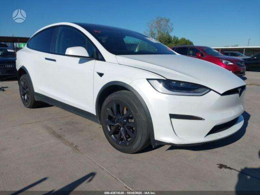 Balts Tesla Model X 2022 Klaipėda, ar dzinēja tilpumu 0.00 L un nobraukumu 32 tūkst. km par 21000 €, foto 1 vietnē AUTOMOTO.COM.LV