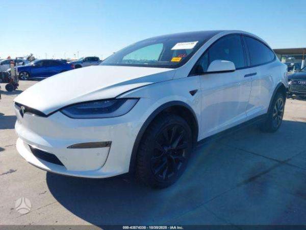 White Tesla Model X 2022 in Klaipeda, with an engine capacity of 0.00 L and mileage of 32 thousand km for 21000 €, photo 2 on AUTOMOTO.COM.LV