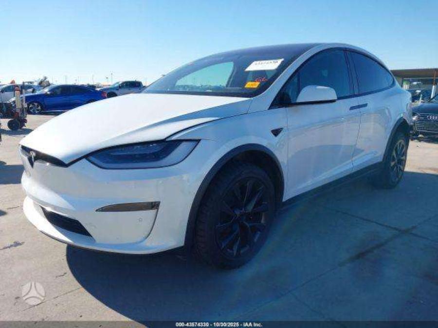 Balts Tesla Model X 2022 Klaipėda, ar dzinēja tilpumu 0.00 L un nobraukumu 32 tūkst. km par 21000 €, foto 2 vietnē AUTOMOTO.COM.LV