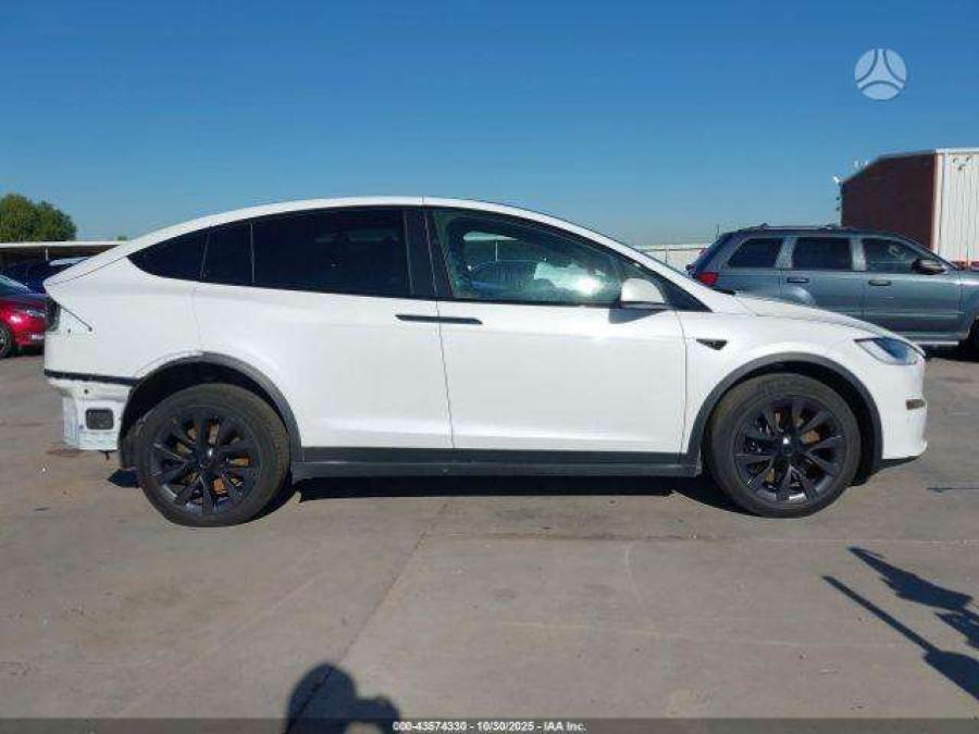 Balts Tesla Model X 2022 Klaipėda, ar dzinēja tilpumu 0.00 L un nobraukumu 32 tūkst. km par 21000 €, foto 13 vietnē AUTOMOTO.COM.LV