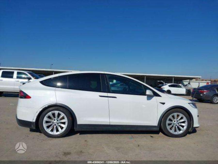 Balts Tesla Model X 2022 Klaipėda, ar dzinēja tilpumu 0.00 L un nobraukumu 150 tūkst. km par 17700 €, foto 13 vietnē AUTOMOTO.COM.LV