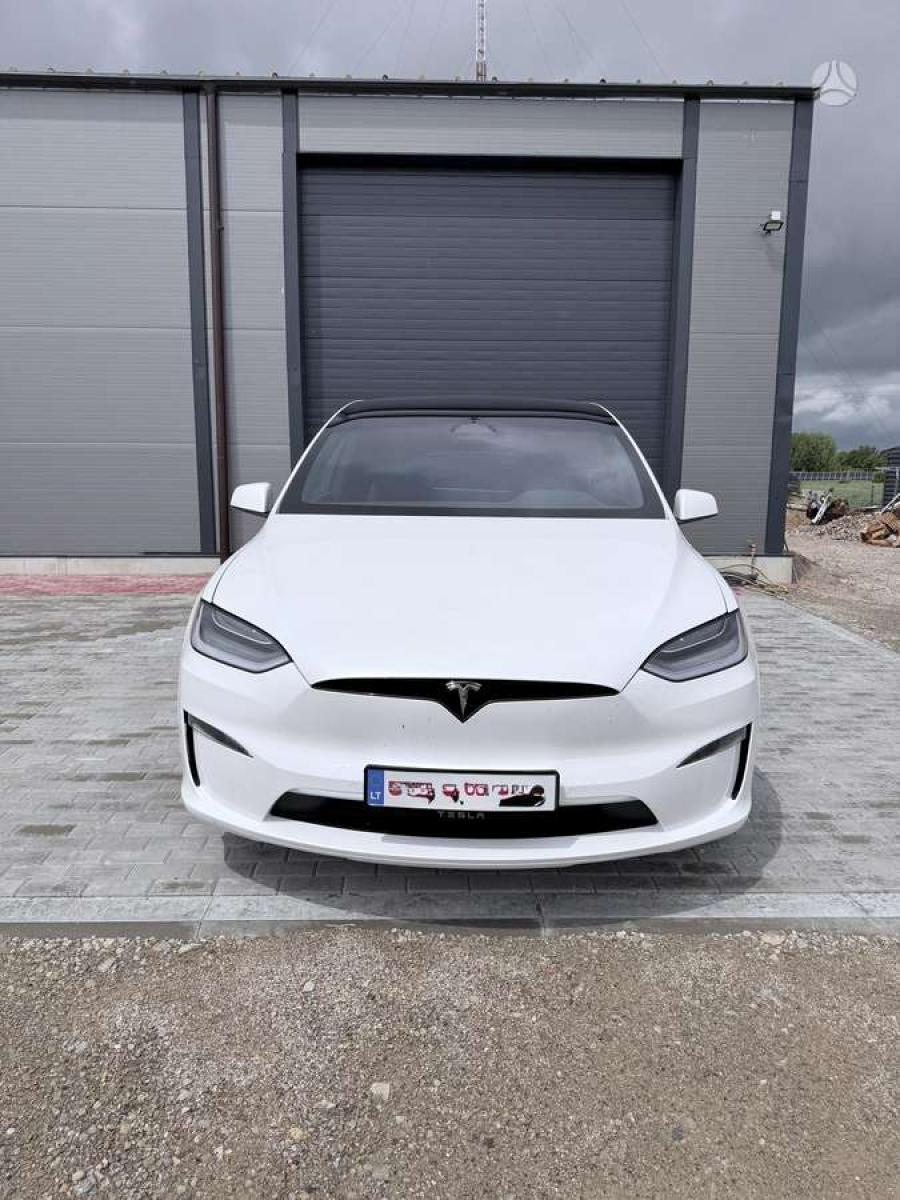 White Tesla Model X 2022 in Kaunas, with an engine capacity of 0.00 L and mileage of 67 thousand km for 57700 €, photo 3 on AUTOMOTO.COM.LV