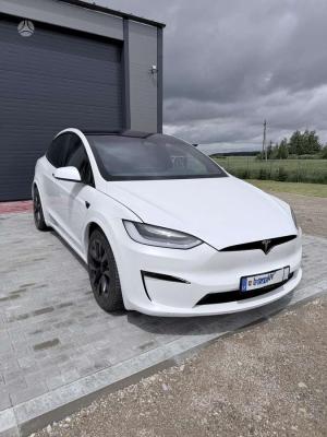 White Tesla Model X 2022 in Kaunas, with an engine capacity of 0.00 L and mileage of 67 thousand km for 57700 €, photo 4 on AUTOMOTO.COM.LV