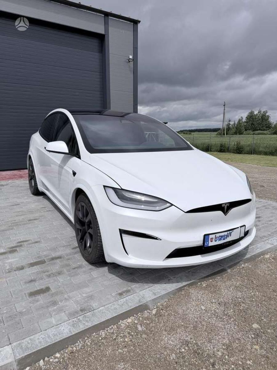 White Tesla Model X 2022 in Kaunas, with an engine capacity of 0.00 L and mileage of 67 thousand km for 57700 €, photo 4 on AUTOMOTO.COM.LV