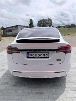 White Tesla Model X 2022 in Kaunas, with an engine capacity of 0.00 L and mileage of 67 thousand km for 57700 €, photo 7 on AUTOMOTO.COM.LV