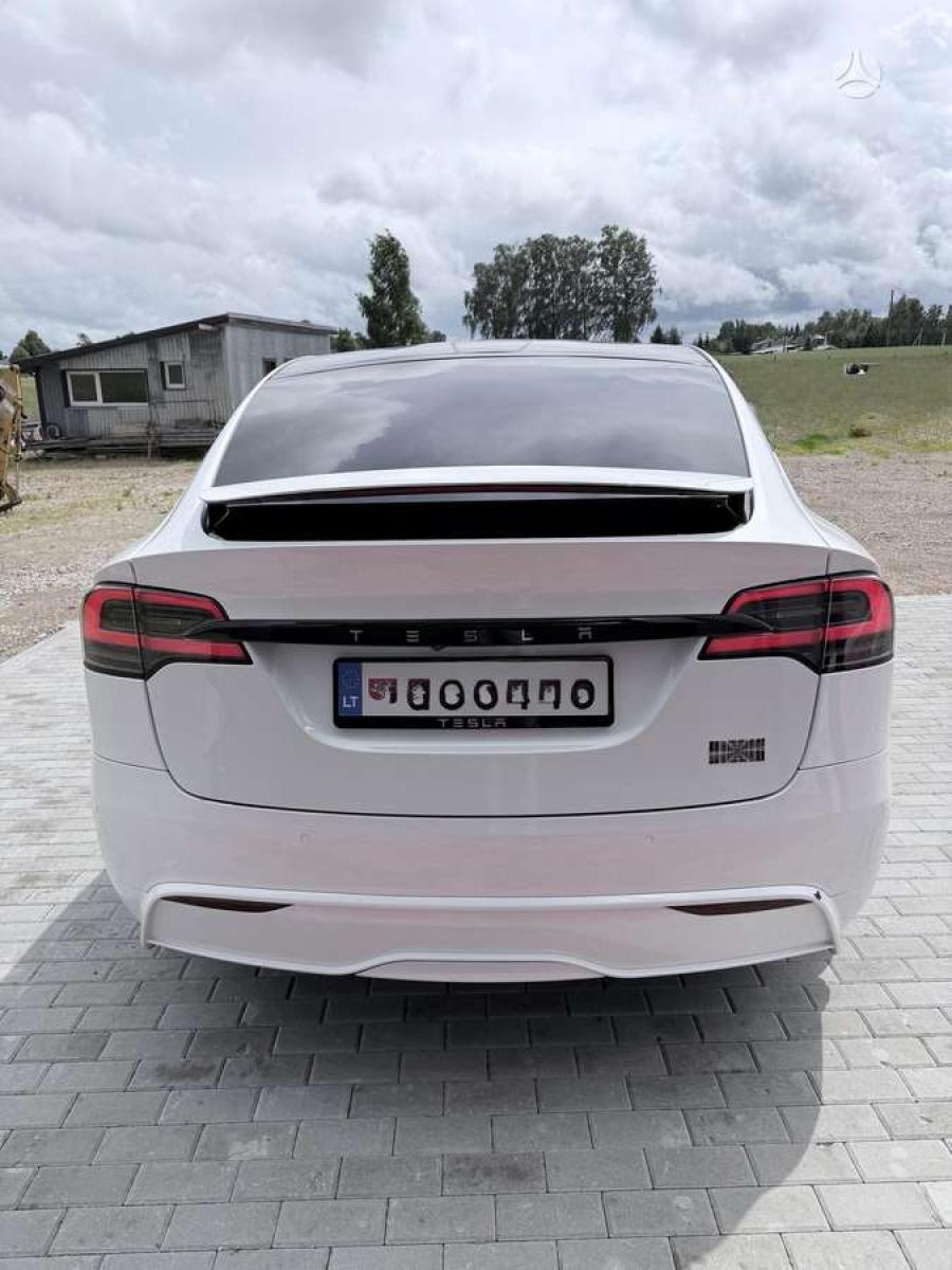 White Tesla Model X 2022 in Kaunas, with an engine capacity of 0.00 L and mileage of 67 thousand km for 57700 €, photo 7 on AUTOMOTO.COM.LV