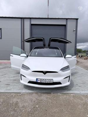 White Tesla Model X 2022 in Kaunas, with an engine capacity of 0.00 L and mileage of 67 thousand km for 57700 €, photo 10 on AUTOMOTO.COM.LV