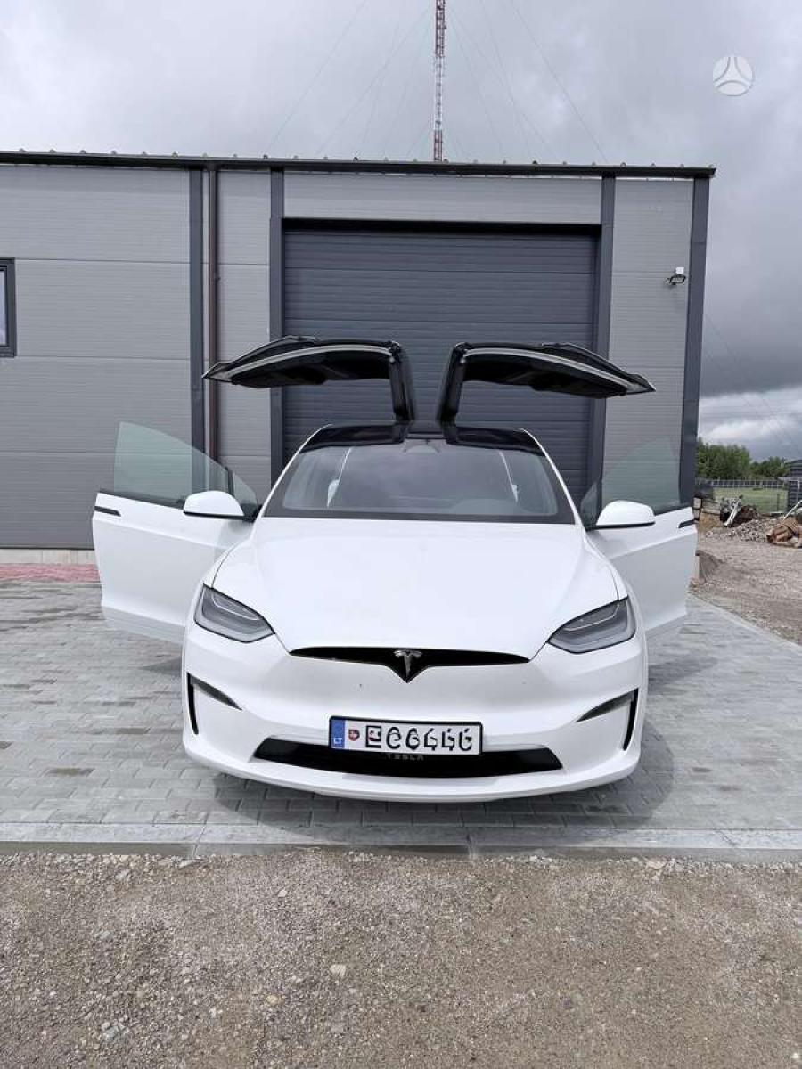 White Tesla Model X 2022 in Kaunas, with an engine capacity of 0.00 L and mileage of 67 thousand km for 57700 €, photo 10 on AUTOMOTO.COM.LV