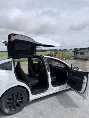 White Tesla Model X 2022 in Kaunas, with an engine capacity of 0.00 L and mileage of 67 thousand km for 57700 €, photo 14 on AUTOMOTO.COM.LV
