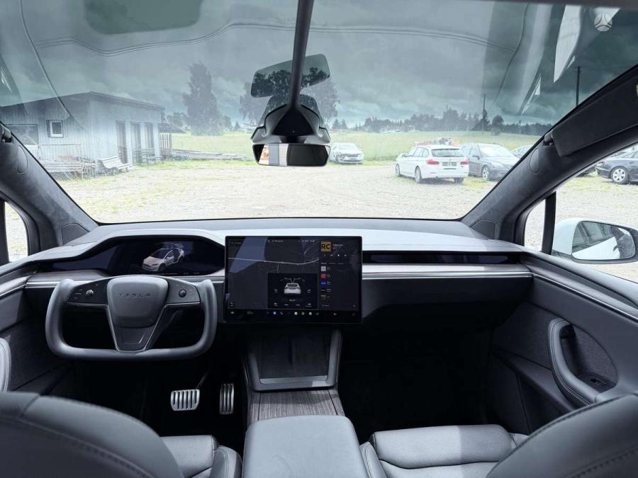 White Tesla Model X 2022 in Kaunas, with an engine capacity of 0.00 L and mileage of 67 thousand km for 57700 €, photo 16 on AUTOMOTO.COM.LV