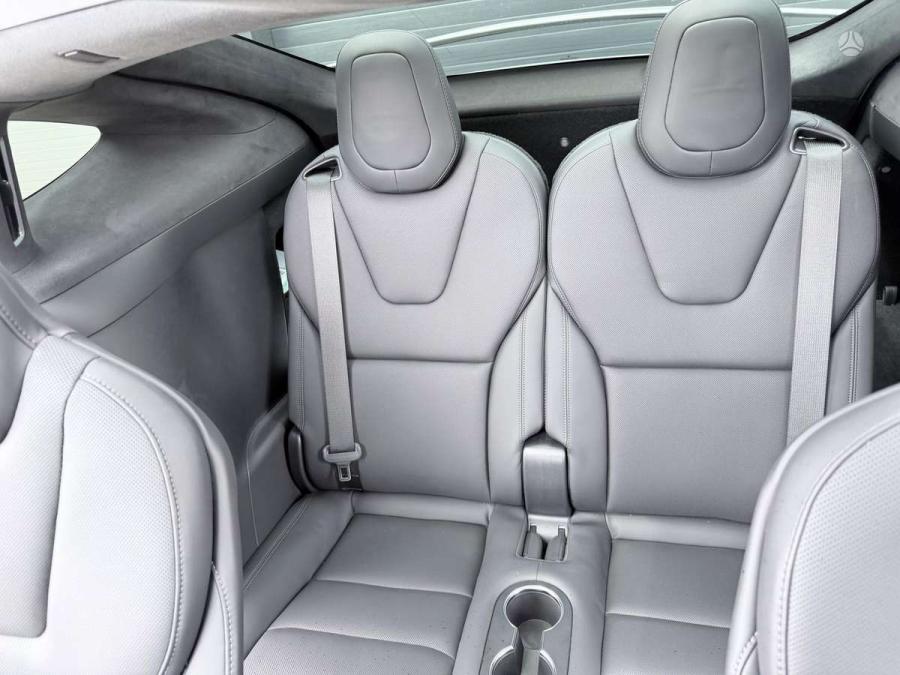 White Tesla Model X 2022 in Kaunas, with an engine capacity of 0.00 L and mileage of 67 thousand km for 57700 €, photo 19 on AUTOMOTO.COM.LV