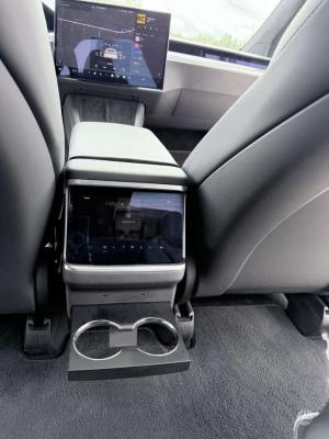 White Tesla Model X 2022 in Kaunas, with an engine capacity of 0.00 L and mileage of 67 thousand km for 57700 €, photo 20 on AUTOMOTO.COM.LV
