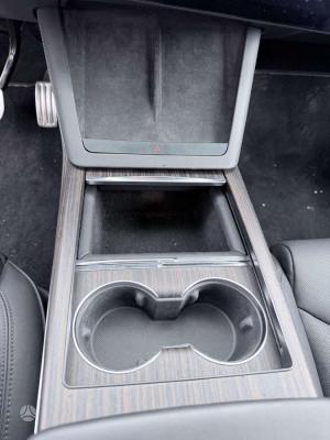 White Tesla Model X 2022 in Kaunas, with an engine capacity of 0.00 L and mileage of 67 thousand km for 57700 €, photo 21 on AUTOMOTO.COM.LV
