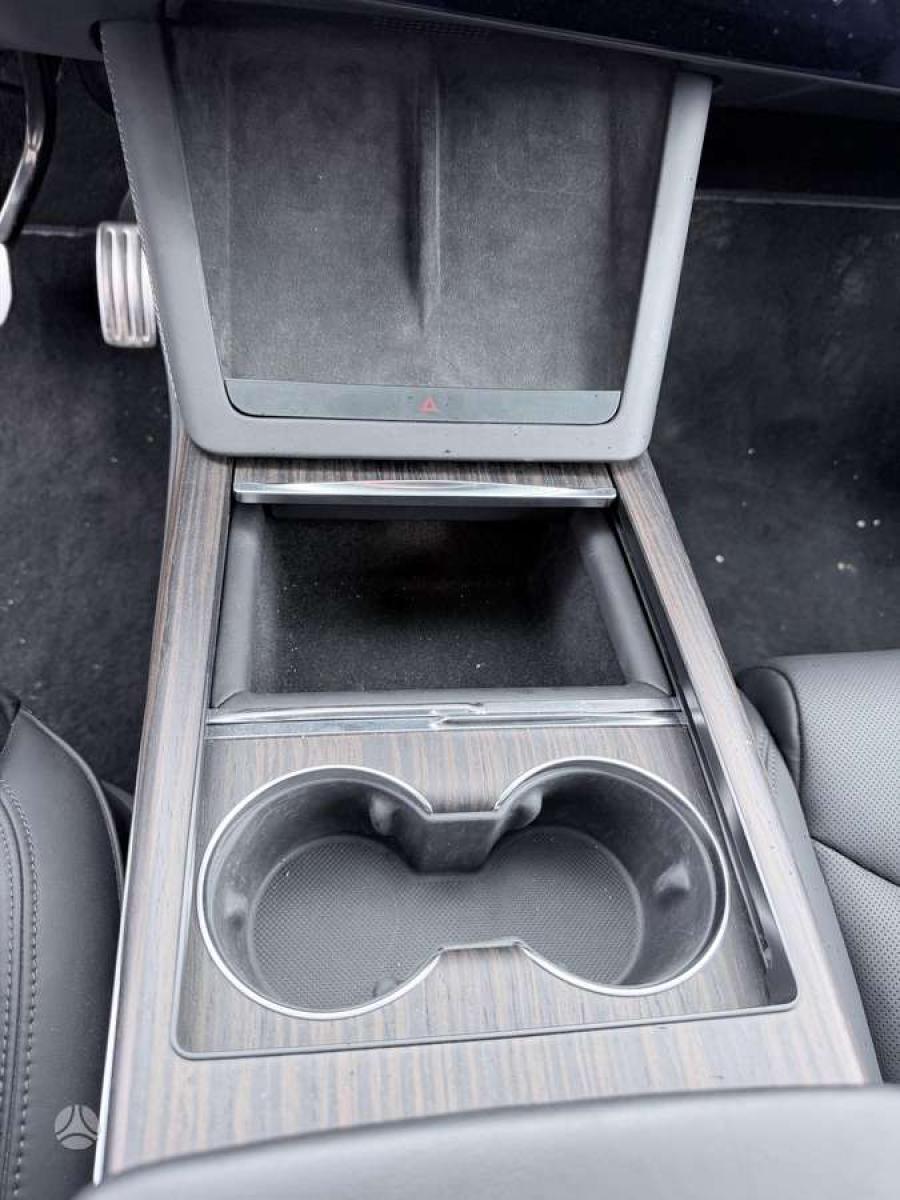 White Tesla Model X 2022 in Kaunas, with an engine capacity of 0.00 L and mileage of 67 thousand km for 57700 €, photo 21 on AUTOMOTO.COM.LV