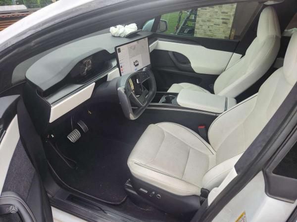 Balts Tesla Model X 2022 Alīta, ar dzinēja tilpumu 0.00 L un nobraukumu 178 tūkst. km par 19600 €, foto 3 vietnē AUTOMOTO.COM.LV