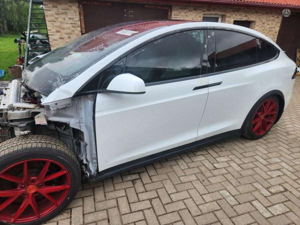 Balts Tesla Model X 2022 Alīta, ar dzinēja tilpumu 0.00 L un nobraukumu 178 tūkst. km par 19600 €, foto 7 vietnē AUTOMOTO.COM.LV