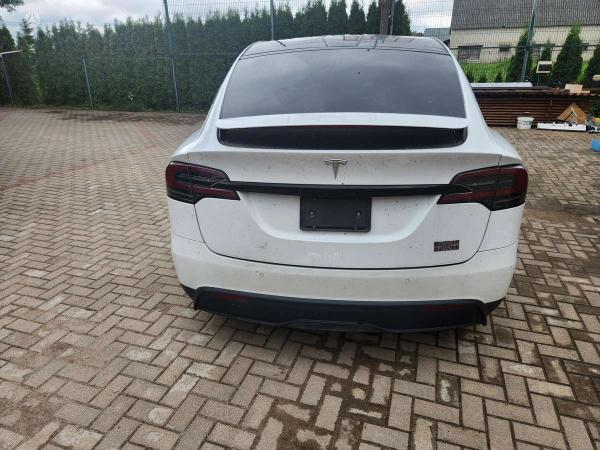 Balts Tesla Model X 2022 Alīta, ar dzinēja tilpumu 0.00 L un nobraukumu 178 tūkst. km par 19600 €, foto 8 vietnē AUTOMOTO.COM.LV